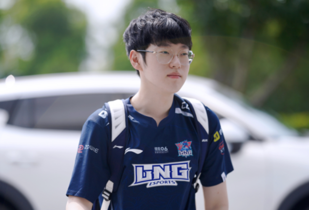 LPL首次，Scout常规赛MVP没进一阵！Uzi：队友更需自信_腾讯新闻