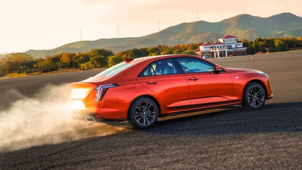 凯迪拉克CT4千万别省钱买1.5T，只推荐2.0T？_腾讯新闻