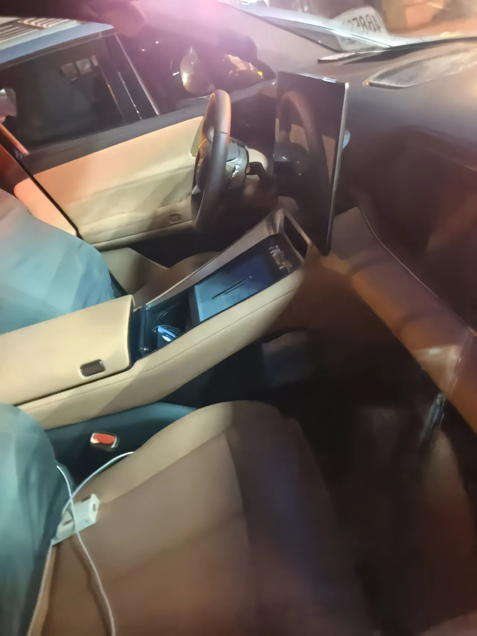 腾势N8L实车曝光，大过问界M8+天神之眼B，三电机925马力+云辇-A_腾讯新闻