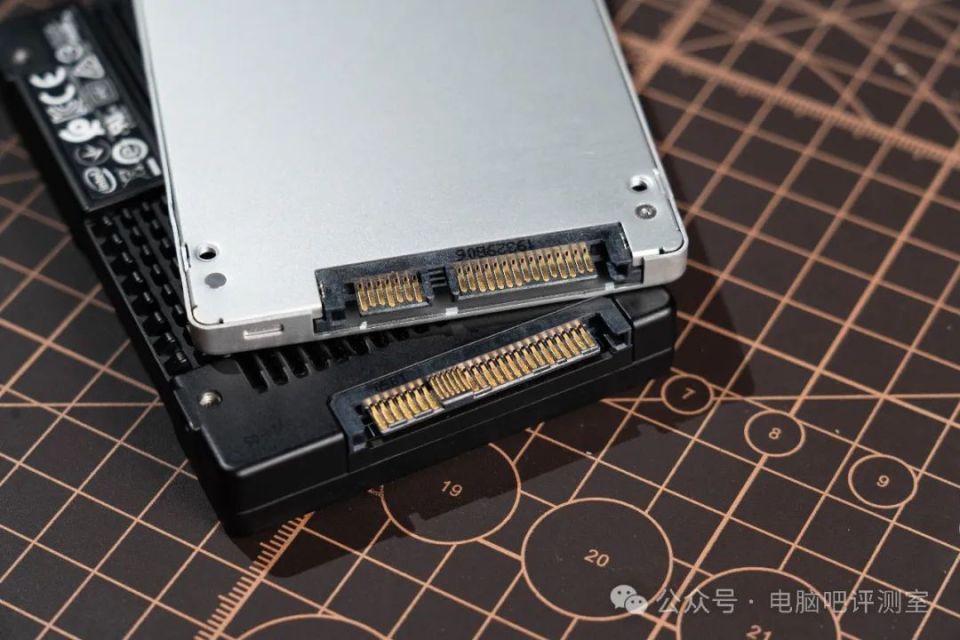 U.2硬盘用哪种连接方式最佳_腾讯新闻