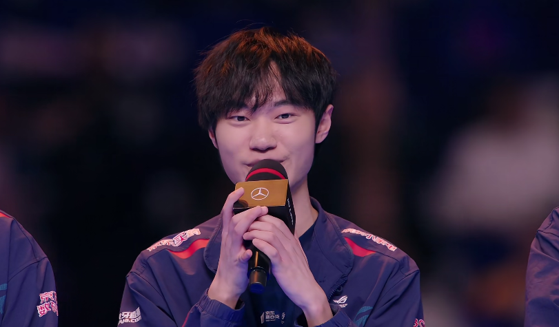 GODV看LPL春决，锐评Yagao和Knight：这俩人，打得都有点奇怪！