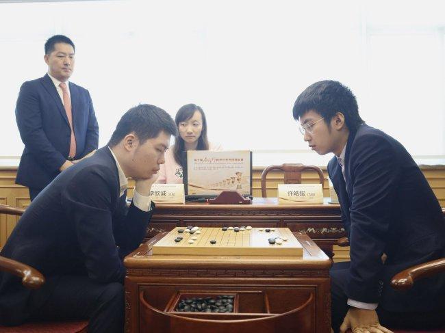 历史首次！应氏杯36年四强无韩国棋手 許皓鋐成新突破值得关注_腾讯新闻