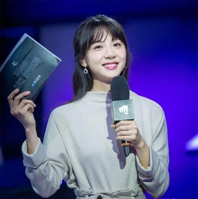 LPL和LCK两大赛区，美女主持解说大盘点_腾讯新闻