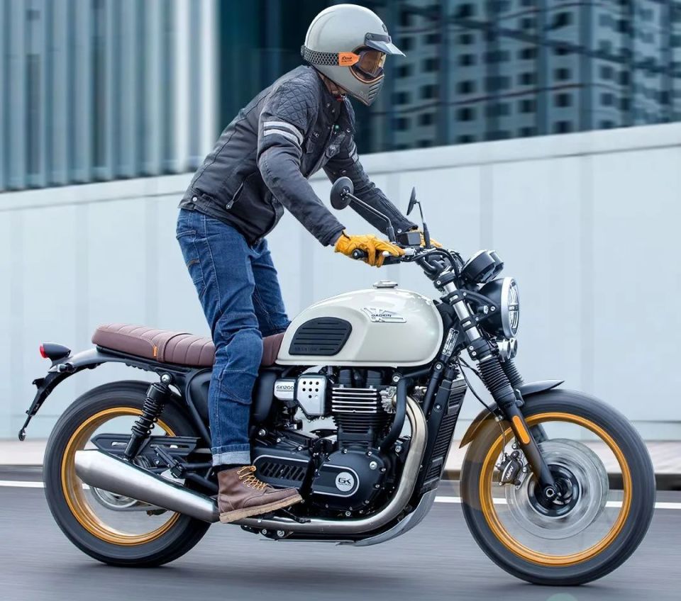 高金GK1200穿越版上市，售价5.38万，更换机械仪表，升级多功能胎_腾讯新闻