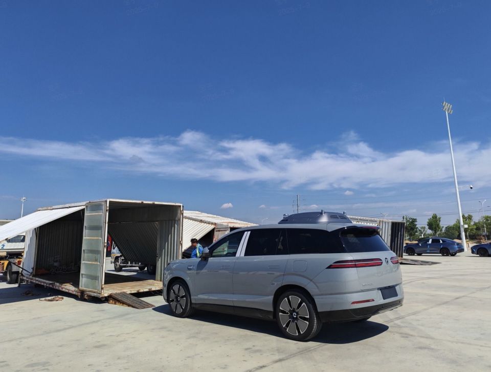 腾势N8L实车曝光，大过问界M8+天神之眼B，三电机925马力+云辇-A_腾讯新闻