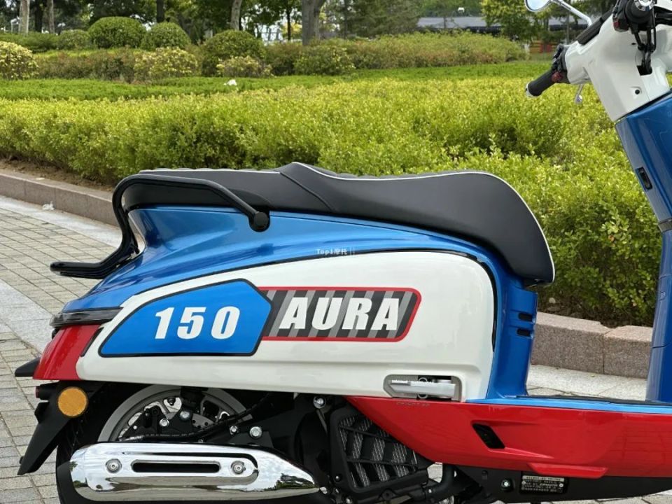 春风150AURA上市，售价11980元起，坐垫感应自动点火，座桶能放全盔+半盔_腾讯新闻