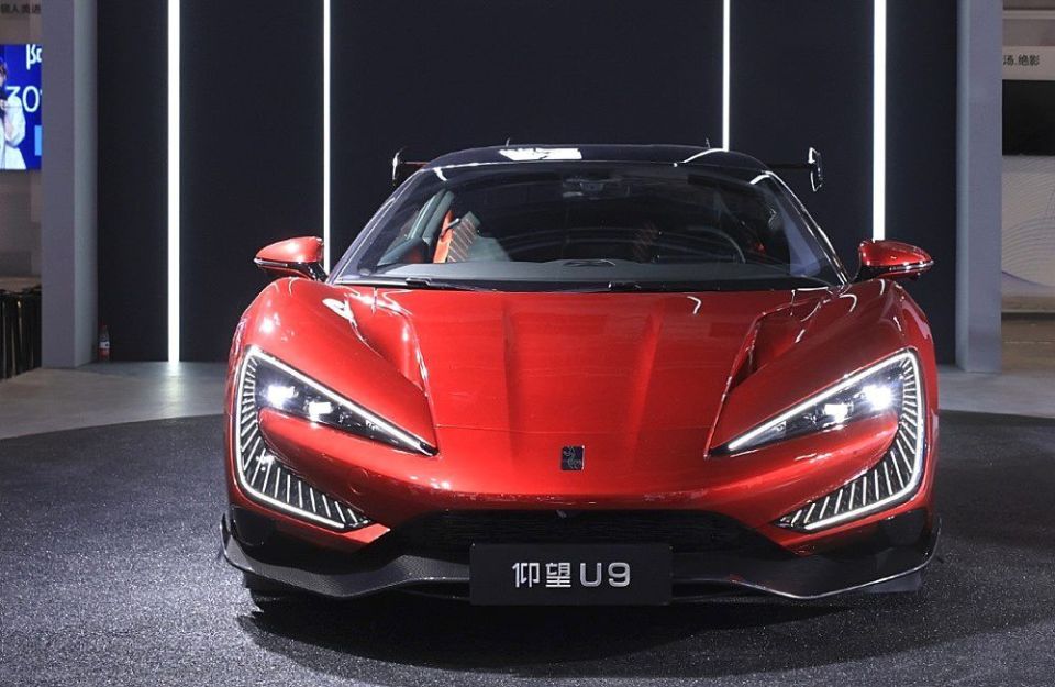 一半的价格更强悍的性能 小米SU7 Ultra要把仰望U9拉下马？_腾讯新闻