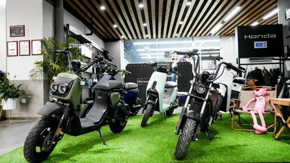 国标电动配定速巡航？本田ZOOMER e实拍，6千出头还有无钥匙启动_腾讯新闻