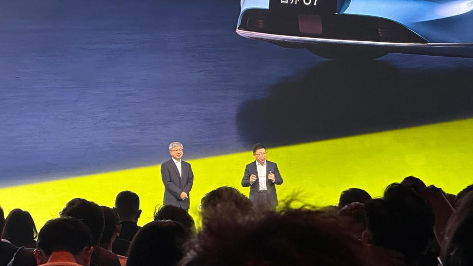 智界R7/S7双车上新，刘亦菲亮相鸿蒙智行智界品牌之夜_腾讯新闻