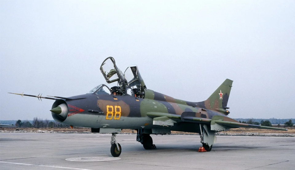 Su-17生产于50年代不太成功的战斗机如何在二十一世纪仍在服役？_腾讯新闻