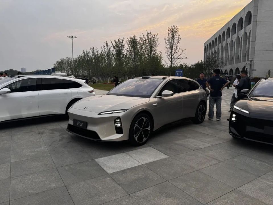 25款蔚来ET5/ET5T上市，我们帮你把新老款的价差算好了_腾讯新闻