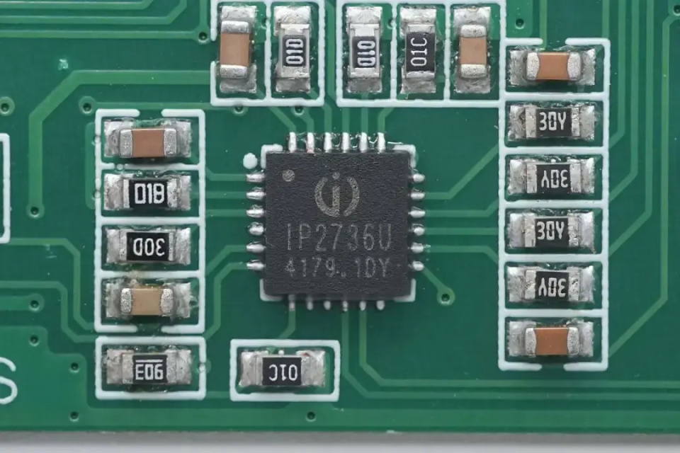 iPhone 17 全系支持 AVS 快充协议，多款快充芯片助力开发适配的充电器_腾讯新闻