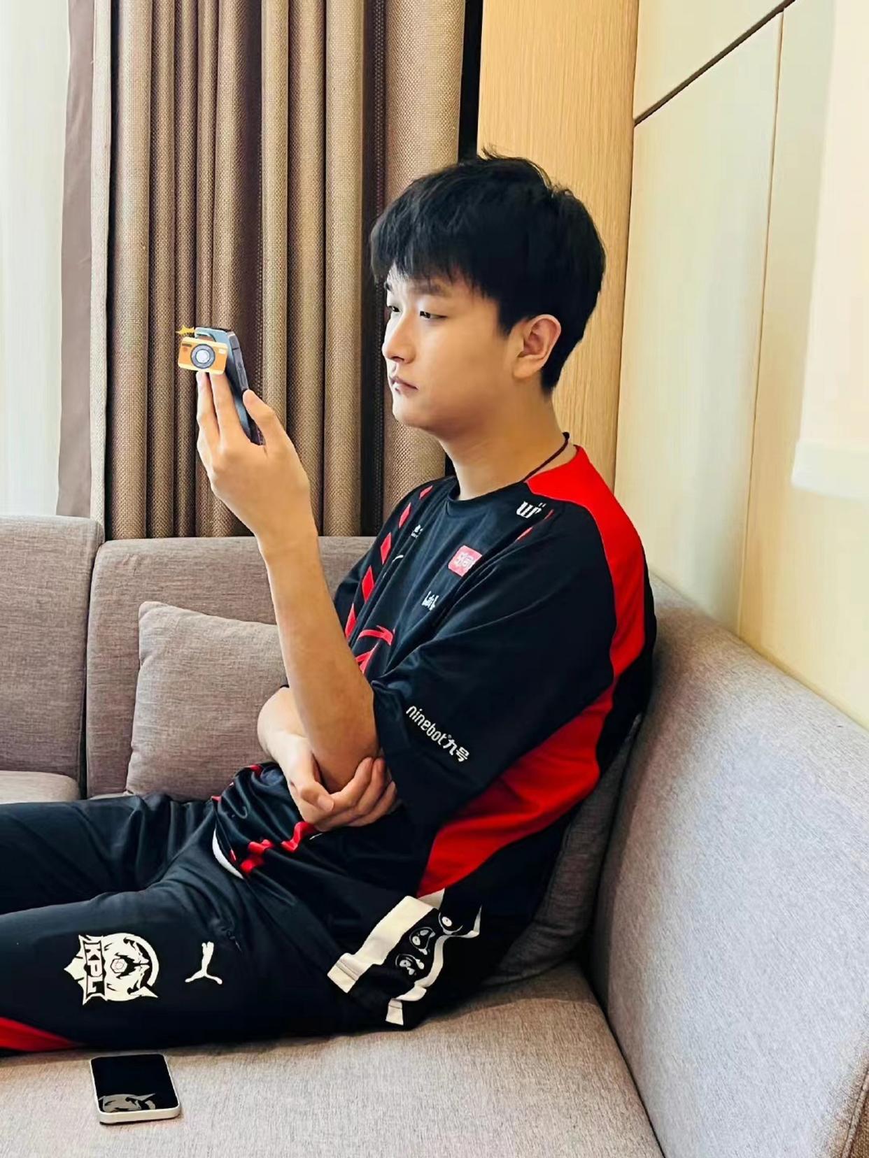 AG世冠赛程出炉：揭幕战对阵RW，4天9场BO1，第2日赛程最艰难！