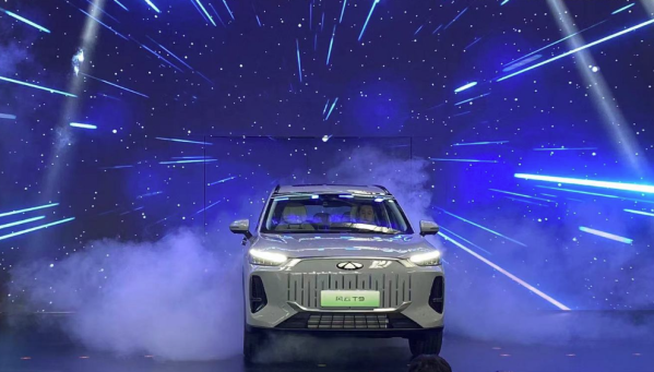 奇瑞风云T9首车下线 搭载C-DM混动 最大续航1400km_腾讯新闻