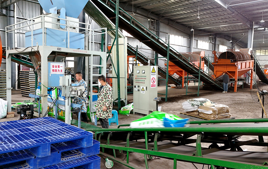 贵州施秉：农资生产忙 春耕“底气足”_腾讯新闻