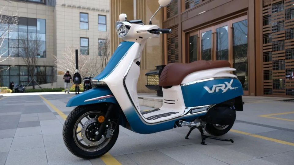 大阳两款新车上市：VRX150售价11980元起，ADV350+售价25980元_腾讯新闻