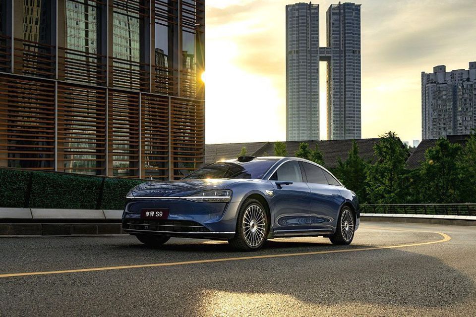 华为系内斗 享界S9与阿维塔12谁更强？_腾讯新闻