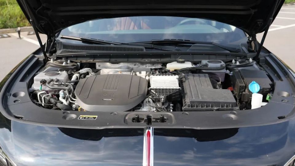 红旗H5 PHEV上市：超长续航1600km，中式豪华能否打动务实家庭_腾讯新闻