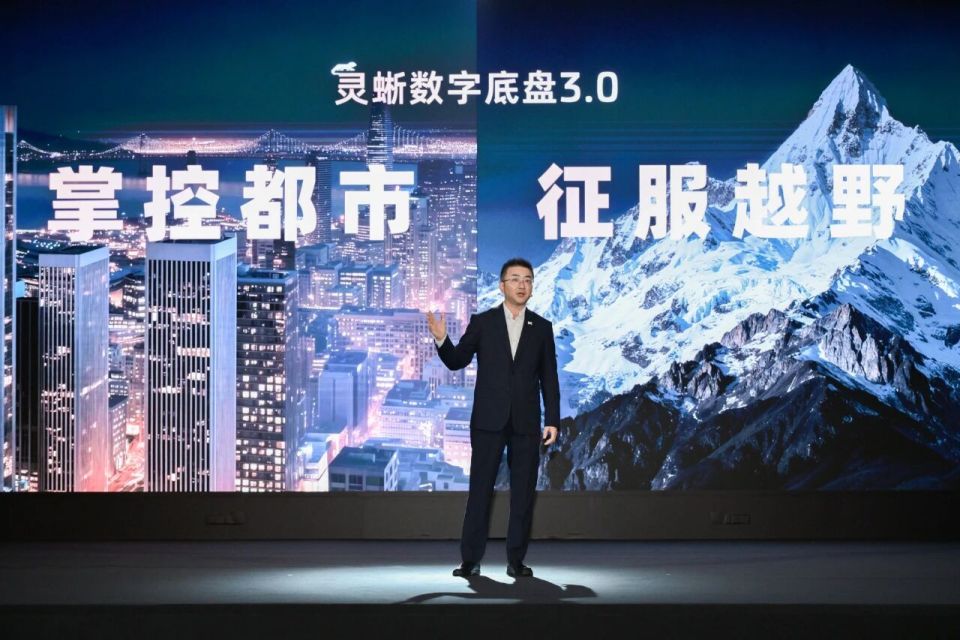 上汽旗舰智己LS9预售33.69万起 死磕30万级大六座SUV_腾讯新闻