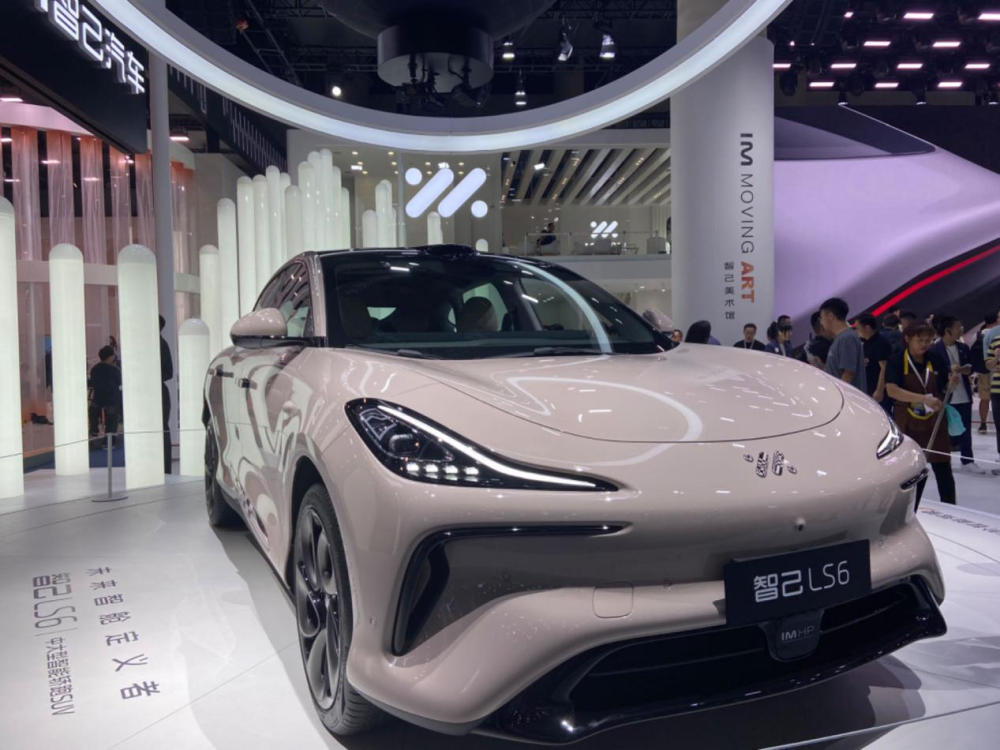 成都车展|锚定智能纯电赛道“加速跑” 智己LS6盲订订单8小时破6000台_腾讯新闻