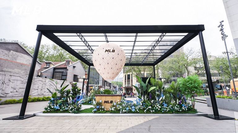MLB品牌MONOLAND老花漫境沉浸展启幕 首站登陆上海，探抵潮奢新境_腾讯新闻