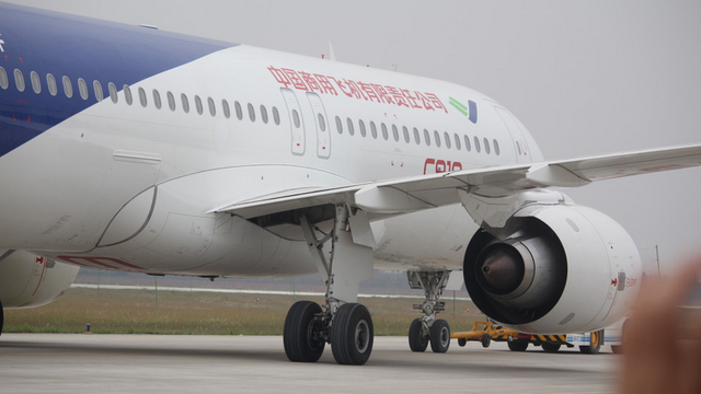 C919干线客机：将投入载客商业运营，是中国航空工业的里程碑_腾讯新闻