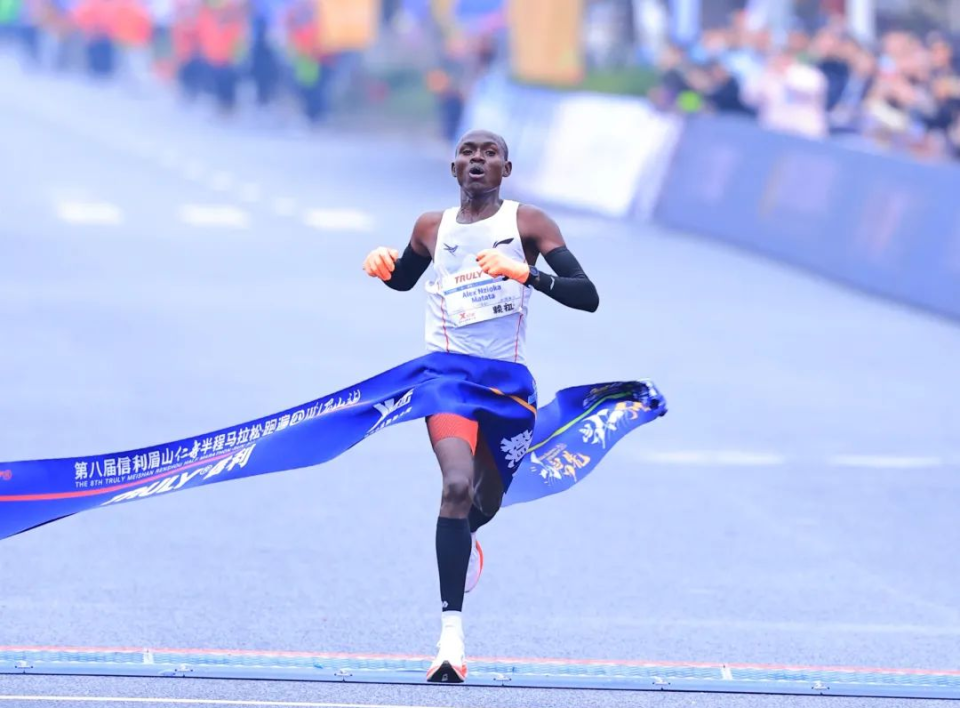 刷新多项最好成绩！2025年眉山仁寿半程马拉松再创奇迹！_腾讯新闻