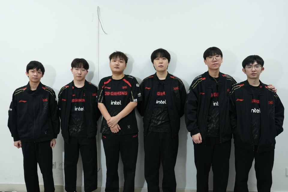 S14梦碎！JDG折戟冒泡赛，Yagao成众矢之的_腾讯新闻