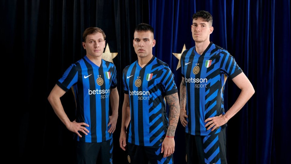 国际米兰新赛季主场球衣公布，队徽上方秀上两星代表意甲20冠_腾讯新闻