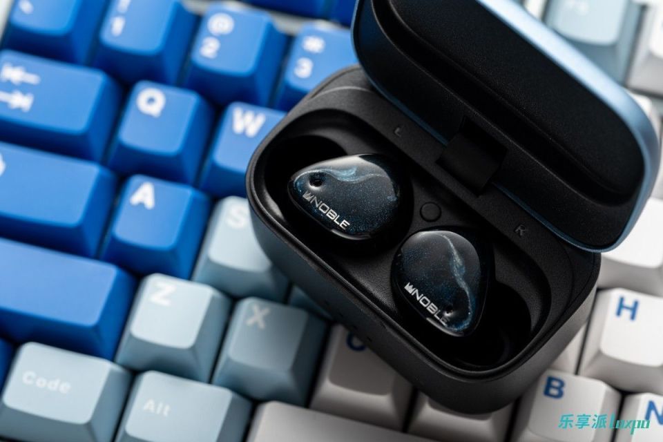 “迷走反射.TWS横评”TWS耳机音质的顶流 NOBLE FoKus Mystique_腾讯新闻