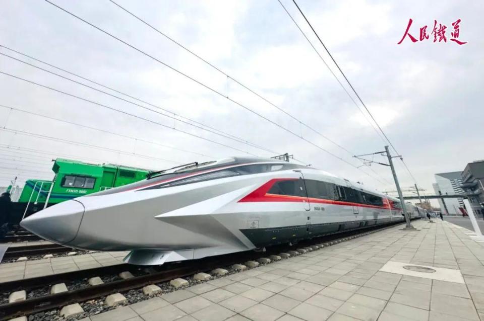 新一代高速列车CR450动车组，吸引全球目光！_腾讯新闻