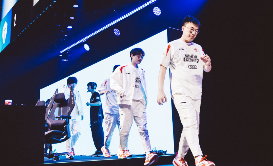 WBG训练赛无敌血虐LNG！涵艺爆Uzi无缘世界赛要被虐_腾讯新闻