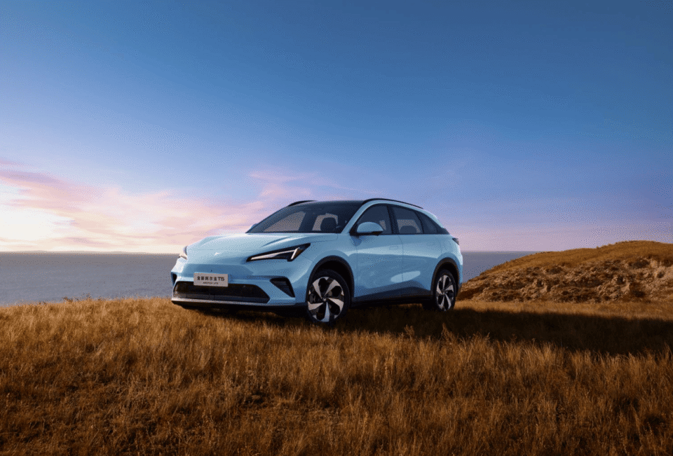 全新阿尔法T5双动力10.98万起，纯电705km+增程1215km，通勤长途都能打_腾讯新闻