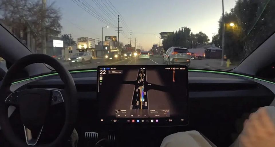 特斯拉HW5芯片量产启动：算力达2500TOPS，性能跃升5倍_腾讯新闻