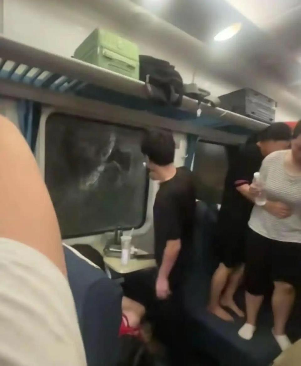 这事儿｜关于K1373列车砸窗通风的讨论，没有因广铁长沙客运段的通报而淡去_腾讯新闻