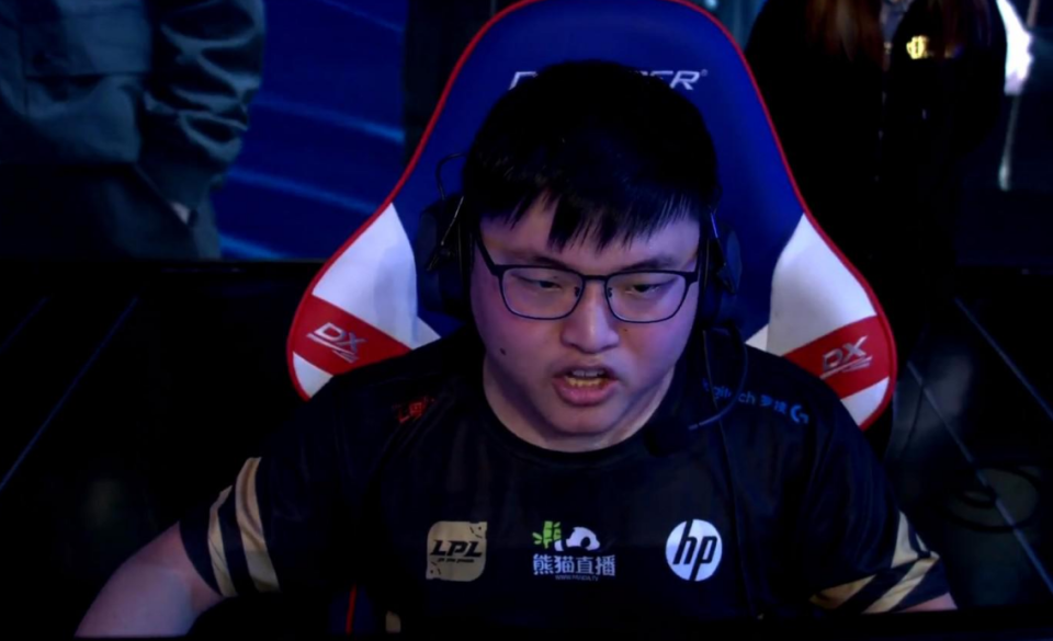 Uzi再次试训LPL战队登热搜！准备去RNG和JDG引热议_腾讯新闻