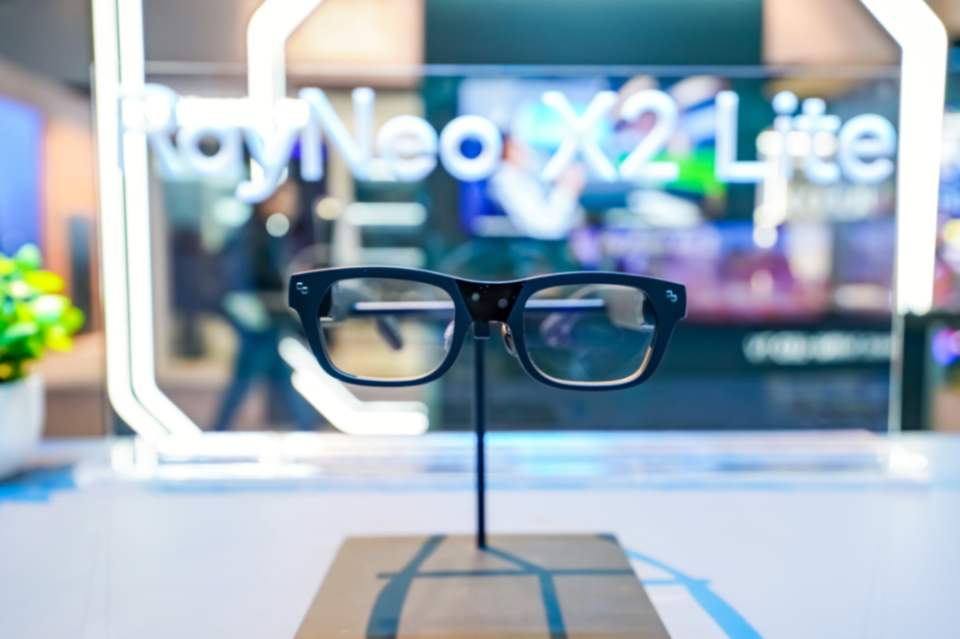 AI+AR深度融合引发全球热议，雷鸟X2 Lite亮相CES 2024_腾讯新闻