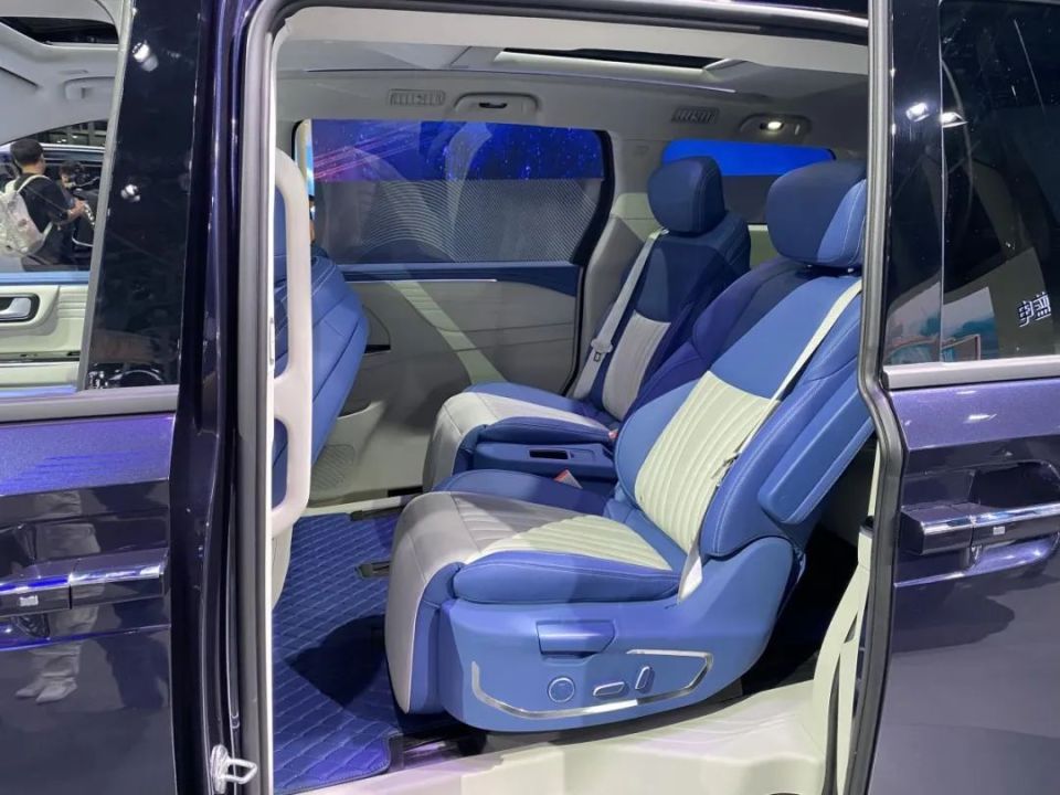 王炸动力，鸿蒙加持，“新国潮”插混MPV瑞风RF8搞事业｜电动观_腾讯新闻