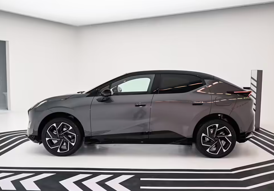 A级精品纯电SUV，领克Z20限时售13.59万元起，新潮又个性_腾讯新闻