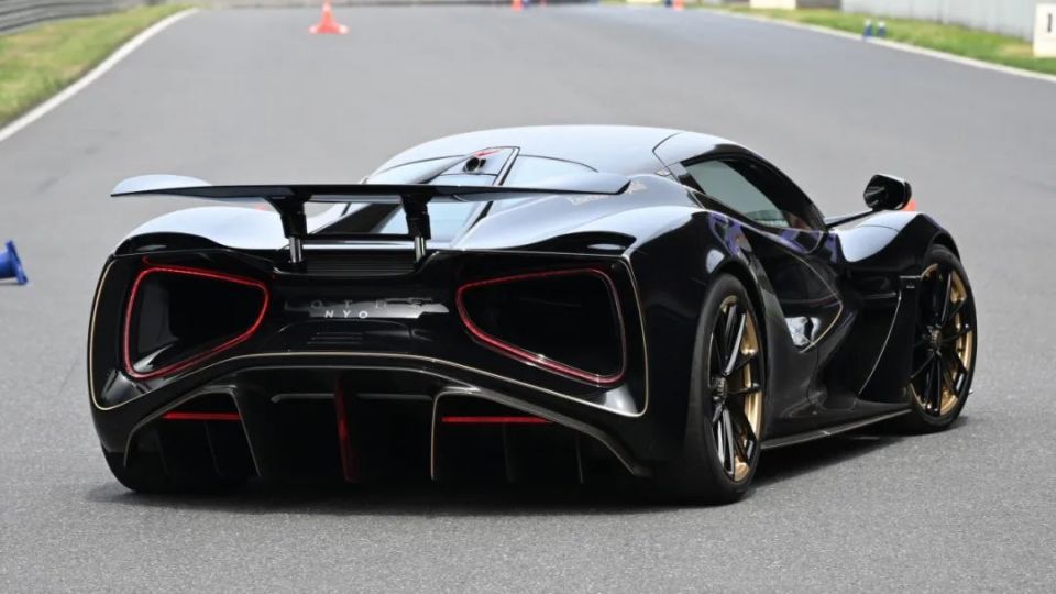 欣哲评车丨2039匹 2188万的纯电究极跑车 路特斯Evija_腾讯新闻