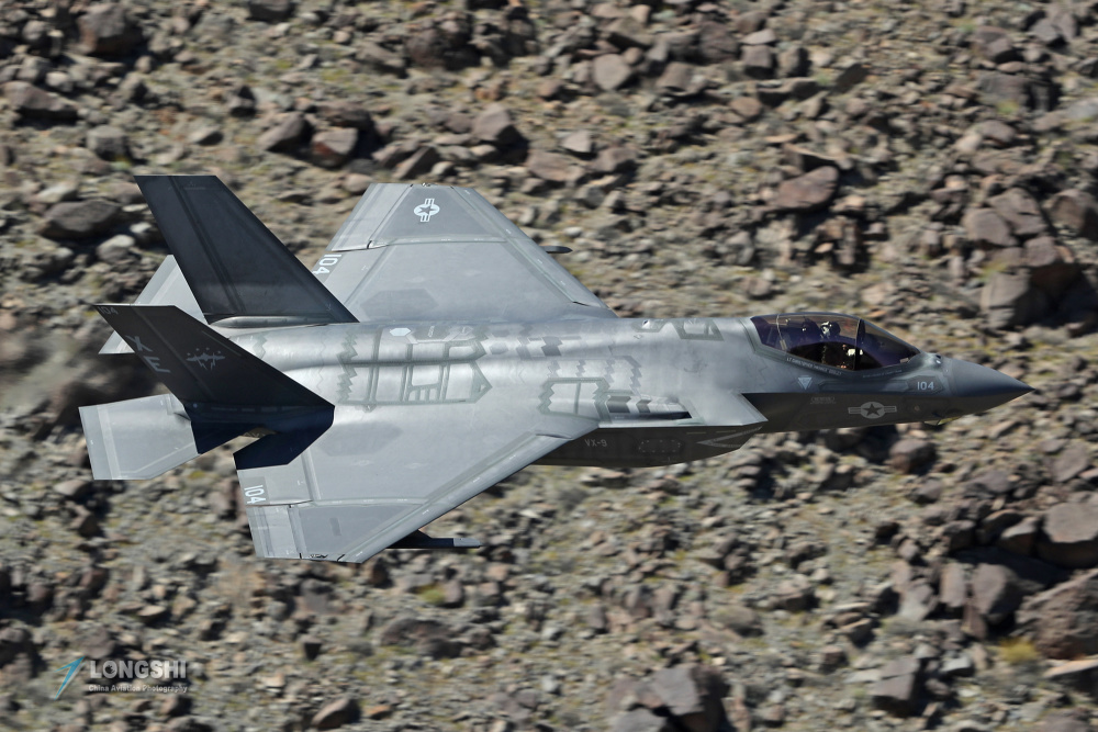 台岛刚大选，美航母迫近华东，F35C东海示威，解放军有歼20可反杀_腾讯新闻