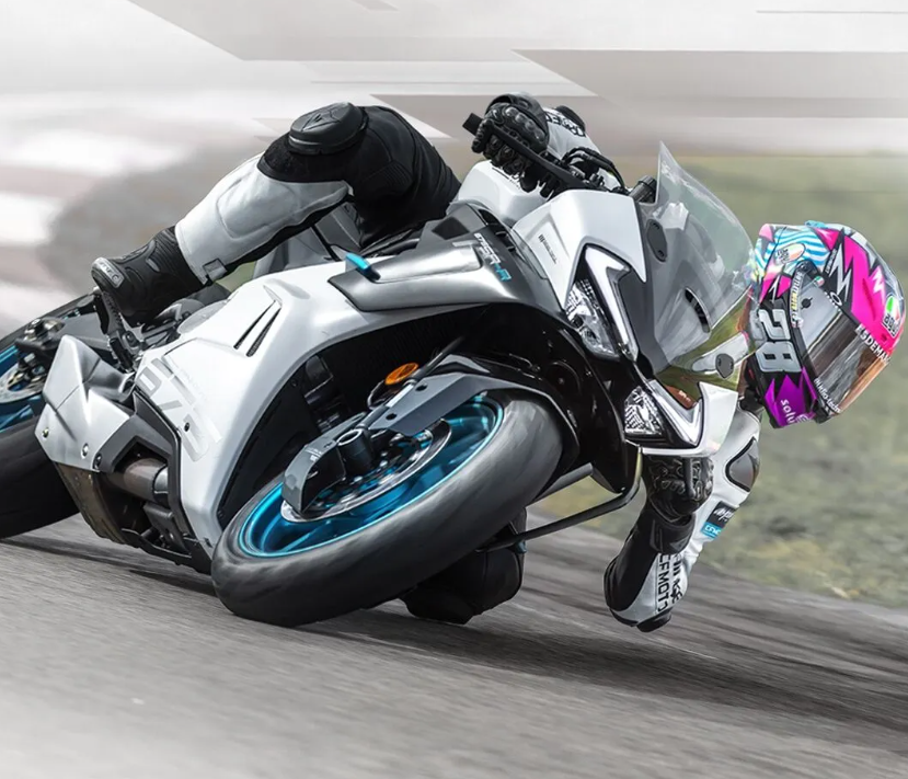 春风动力 675SR-R 摩托车上市：675cc 三缸水冷发动机，41580 元_腾讯新闻