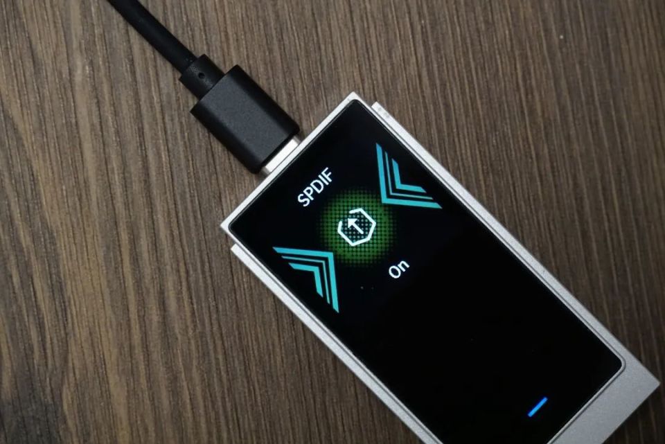 4枚DAC，内置电池，新一代混合动力，大气威猛的山灵旗舰手机小尾巴UA6_腾讯新闻