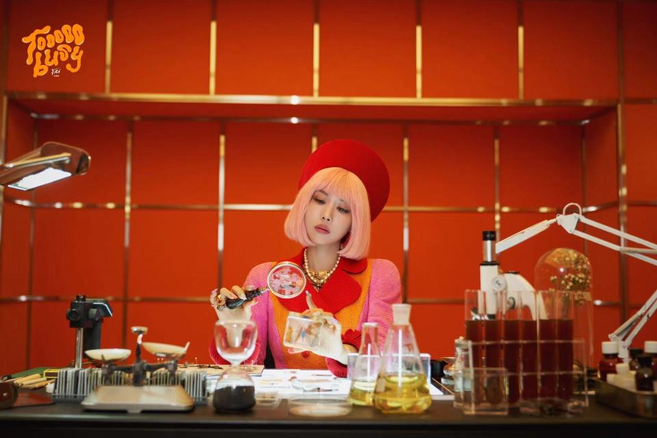 王霏霏全新EP《TOOOOO BUSY》震撼来袭 用音乐感受夏日激情_腾讯新闻