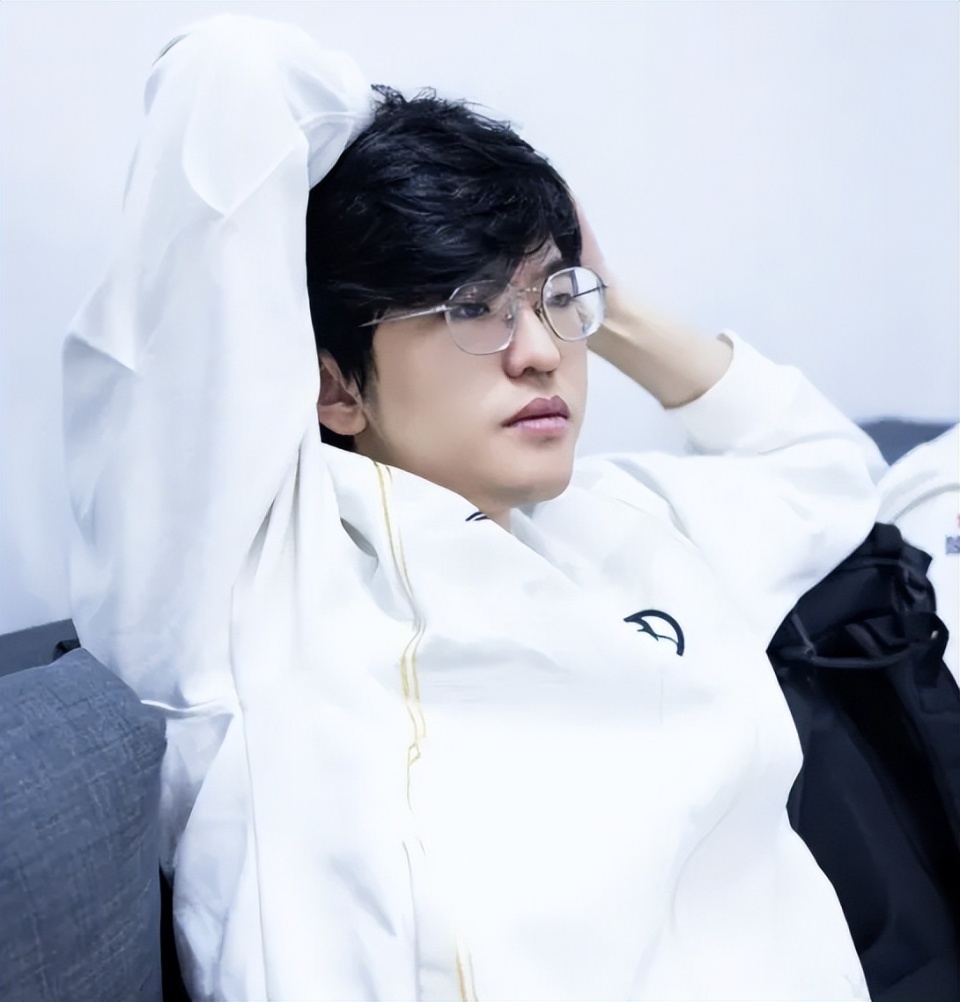 Jiejie丢人丢大发了！新女友被扒出是同人文作者，超20位选手上线吃瓜_腾讯新闻