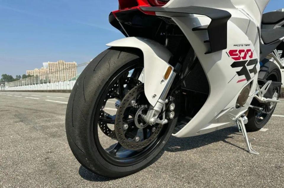 极致热爱真能造好车，张雪500RR珠海赛道实拍+详解，四缸仿赛操控堪比双缸_腾讯新闻