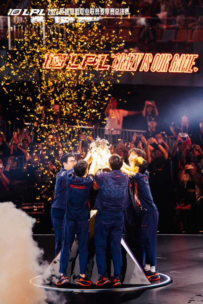 JDG力克LNG成就LPL三连冠霸业，369超越koro1成为LPL历史最佳上单_腾讯新闻