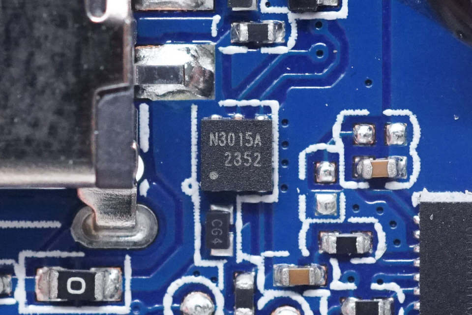 新款产品售价159元值不值得买？小米33W自带线充电宝拆解_腾讯新闻