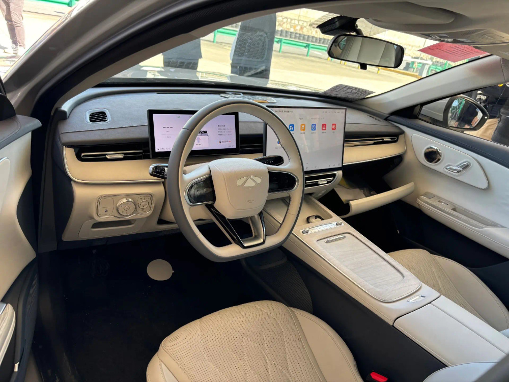 10多万就能开A8L，极限续航2500km，终身质保，奇瑞要卷死合资？_腾讯新闻