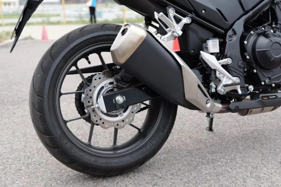 车评特辑：“低调”的Honda CB400F，细微之处见真章_腾讯新闻